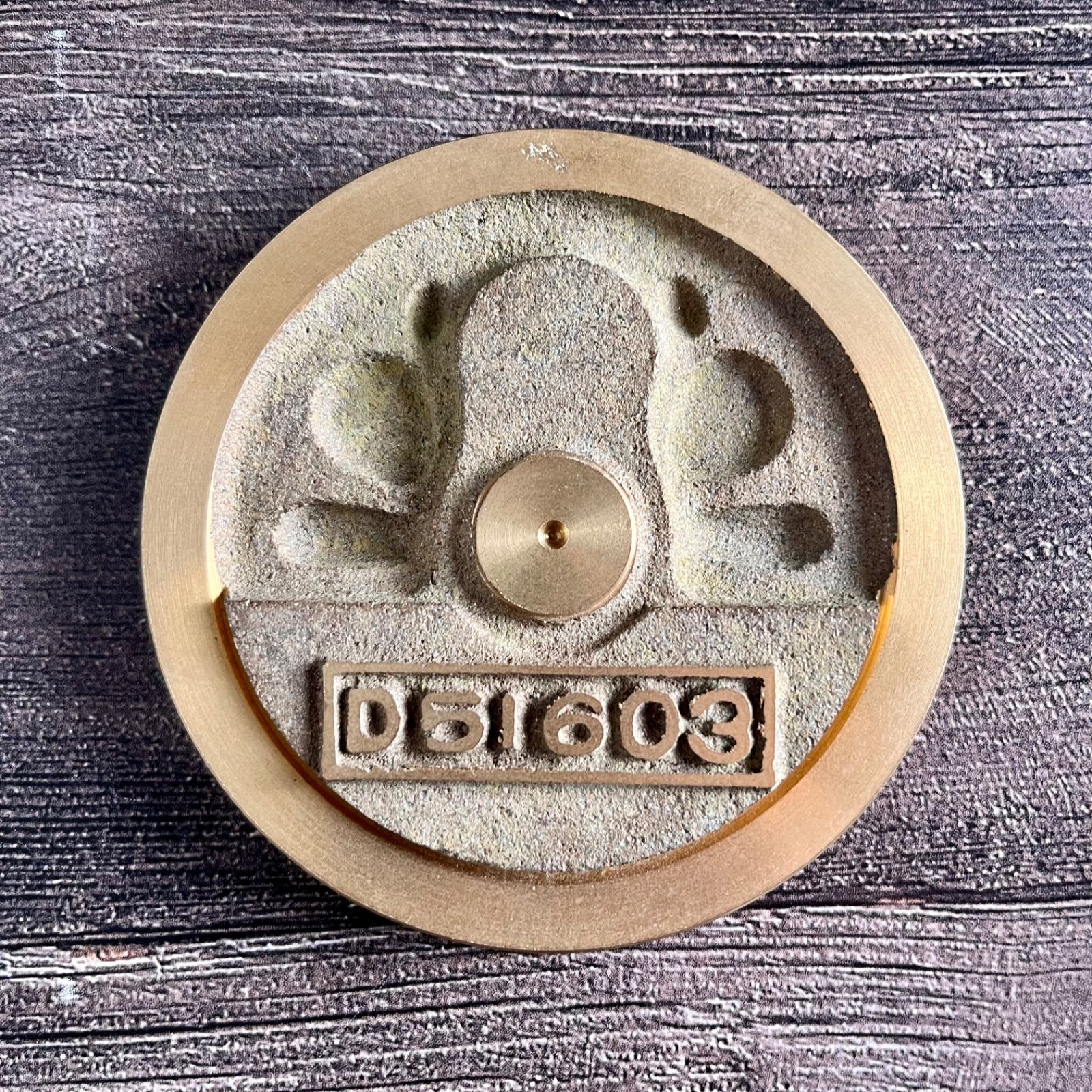 D51603 国鉄 メダル 1975.10.3 サヨナラSL SL 苗穂工場 蒸気機関車 全国工場最終出場記念 主動輪 ペーパーウエイト - メルカリ