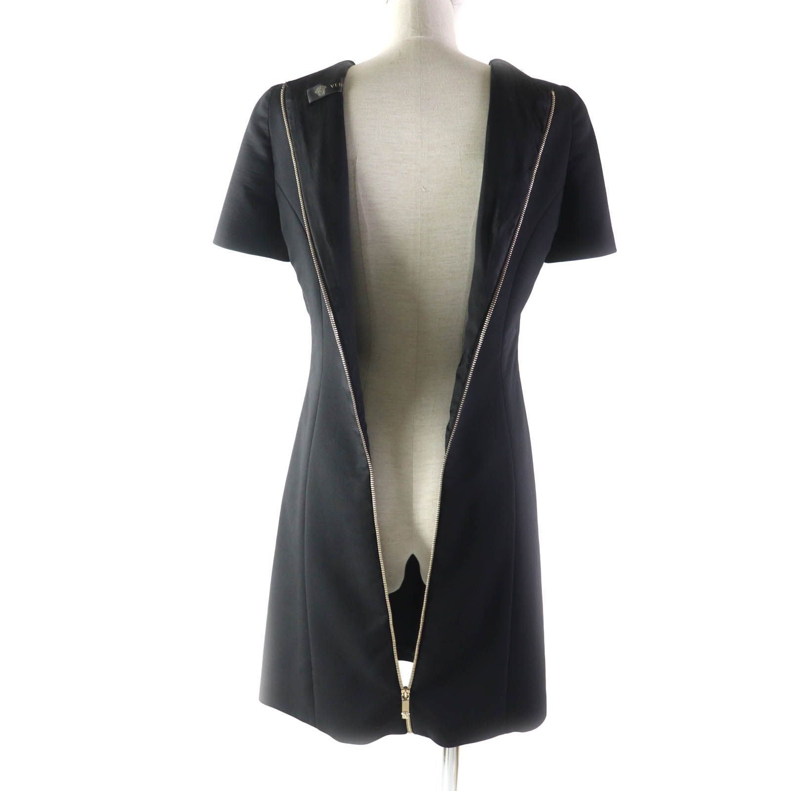 美品★VERSACE ヴェルサーチ シルク混 メデューサトップ バックジップ 膝丈 半袖 ワンピース ブラック 40 イタリア製 正規品 レディース 美品☆VERSACE ヴェルサーチ シルク混 メデューサトップ バックジップ