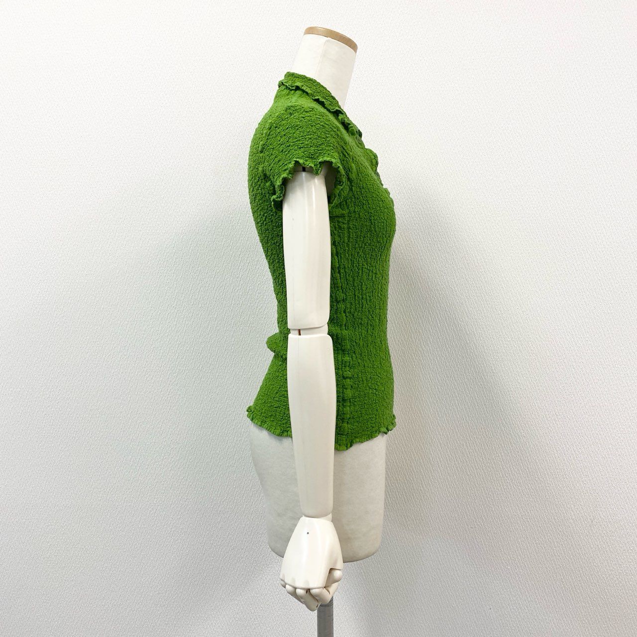 40d28 me ISSEY MIYAKE ミー イッセイミヤケ 胸元バラ刺繍 40d28 me ISSEY MIYAKE ミー イッセイミヤケ 胸元バラ刺繍