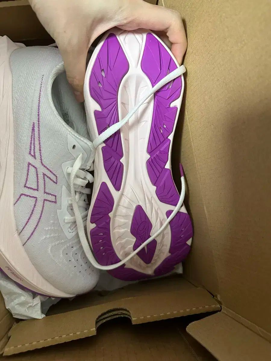 【雷市場（ポンジャン）商品韓国直送】 240 Kream購入 新品 Asics(アシックス) ノバブラスト 4 白 なだめるような 横糸 - メルカリ