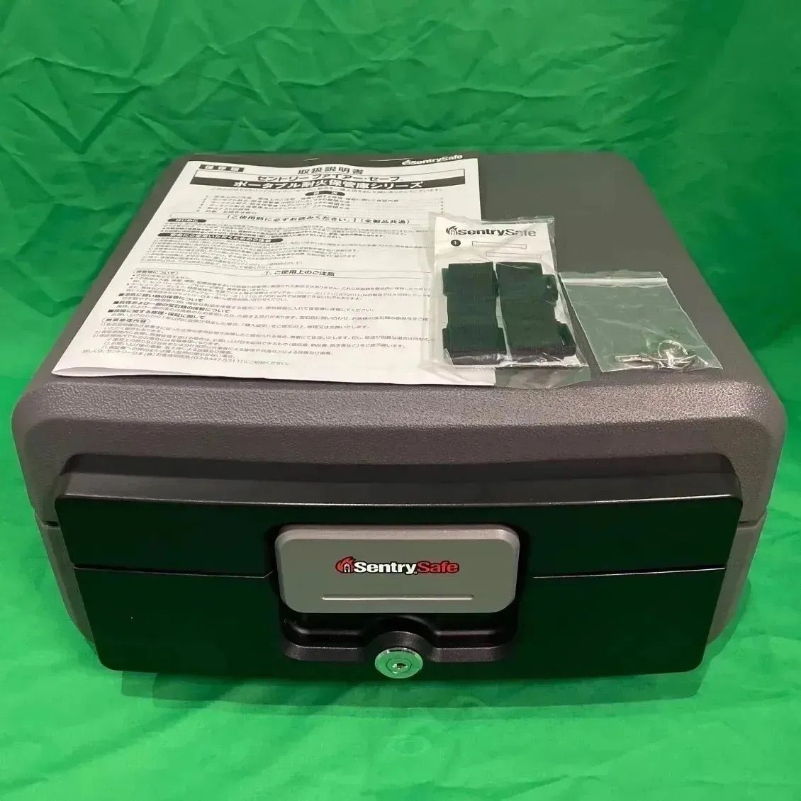 ⭐️新品未使用⭐️ SentrySafe【HD2100】 ポータブル耐火保管庫（箱付き） - メルカリ