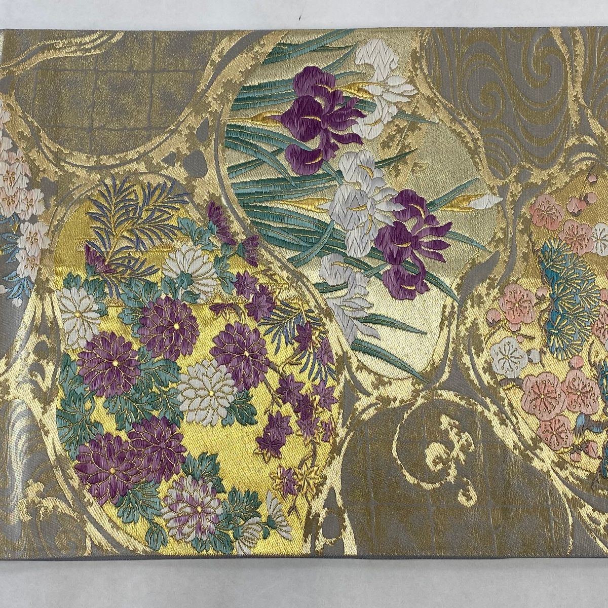 袋帯 逸品 じゅらく 落款 帝王紫 菊 菖蒲 金糸 箔 金色 お太鼓柄 袋帯 逸品 じゅらく 落款 帝王紫 菊 菖蒲 金糸 箔 金色 お太鼓柄