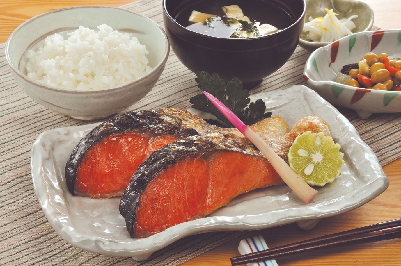 塩紅鮭「筵巻き山漬け」一尾姿切身(中辛) 技 3L(2.7kg～3.0kg) - メルカリShops