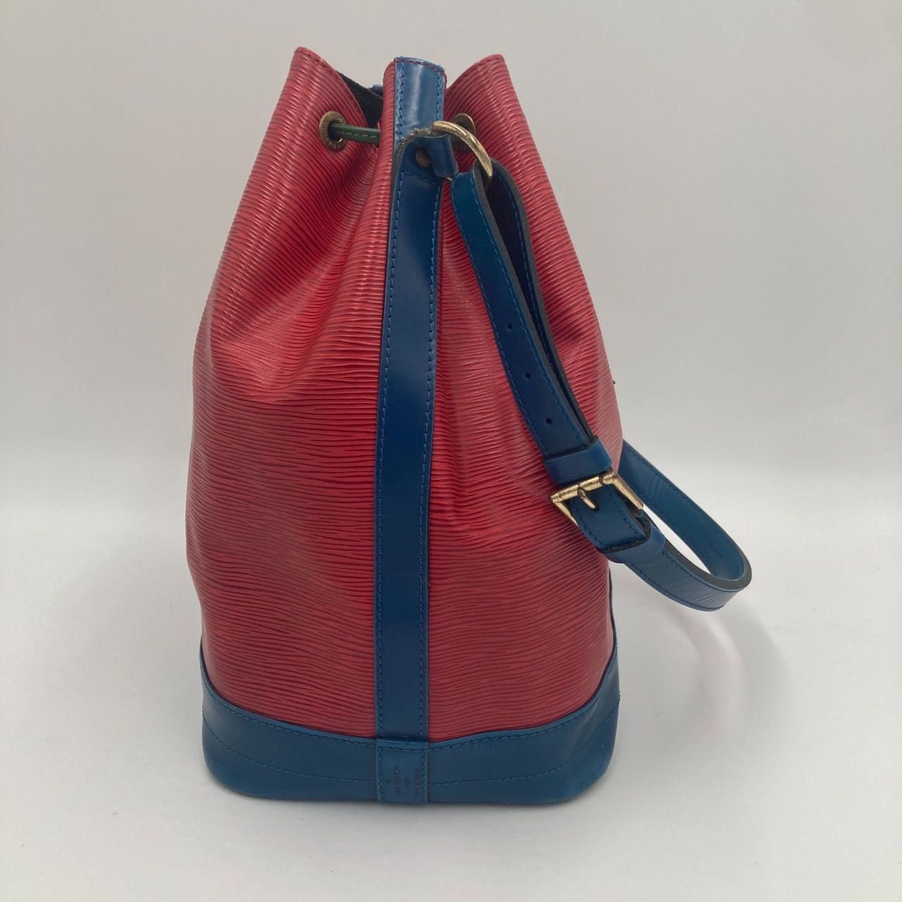 LOUIS VUITTON ルイヴィトン エピ ノエ 正規品 シリアル有 LOUIS VUITTON ルイヴィトン エピ ノエ 正規品 シリアル有