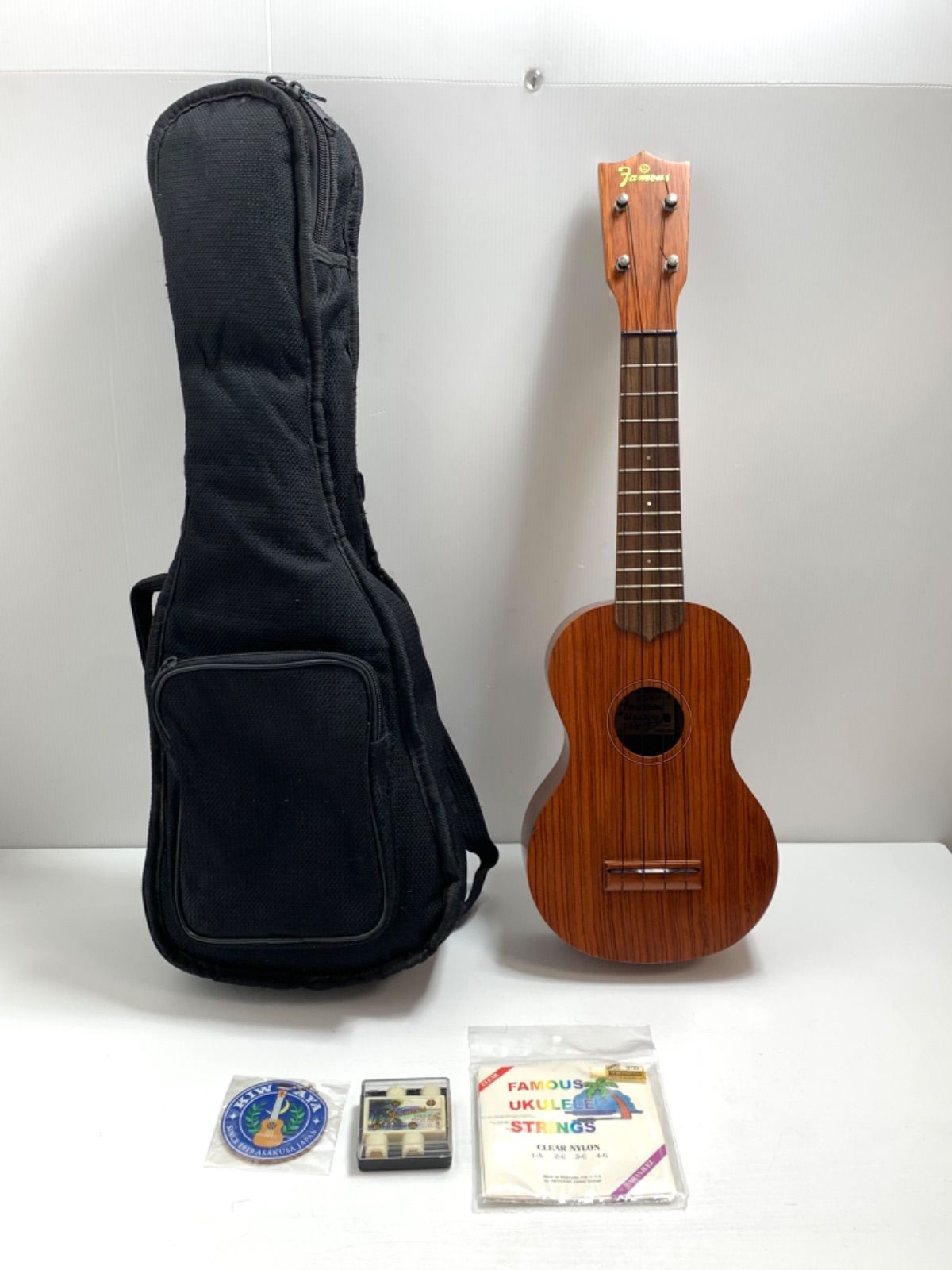 Famous FS-3 ウクレレブビンガ材使用ソプラノ フェイマスの人気シリーズ！FS-3 生産終了品 「ウクレレ弦&ピッチパイプソフトケース ...