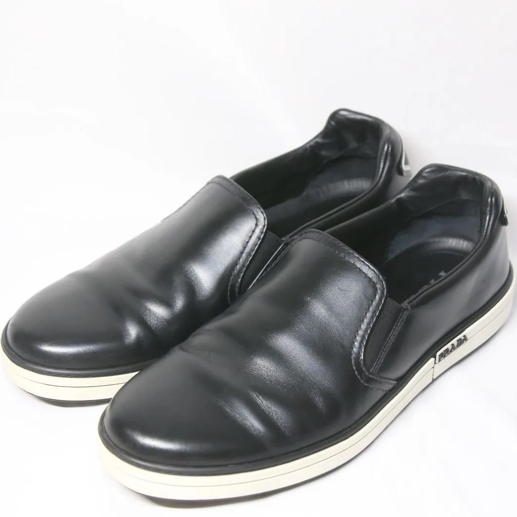 極上美品 PRADA プラダ UK7.5 (日本サイズ26.5cm) レザー スリッポン ブラック 専用箱あり - Clover Store - メルカリ