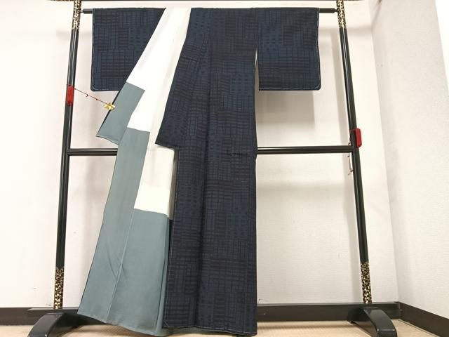 平和屋着物○本場結城紬 重要無形文化財 80亀甲 変わり格子 正絹 逸品