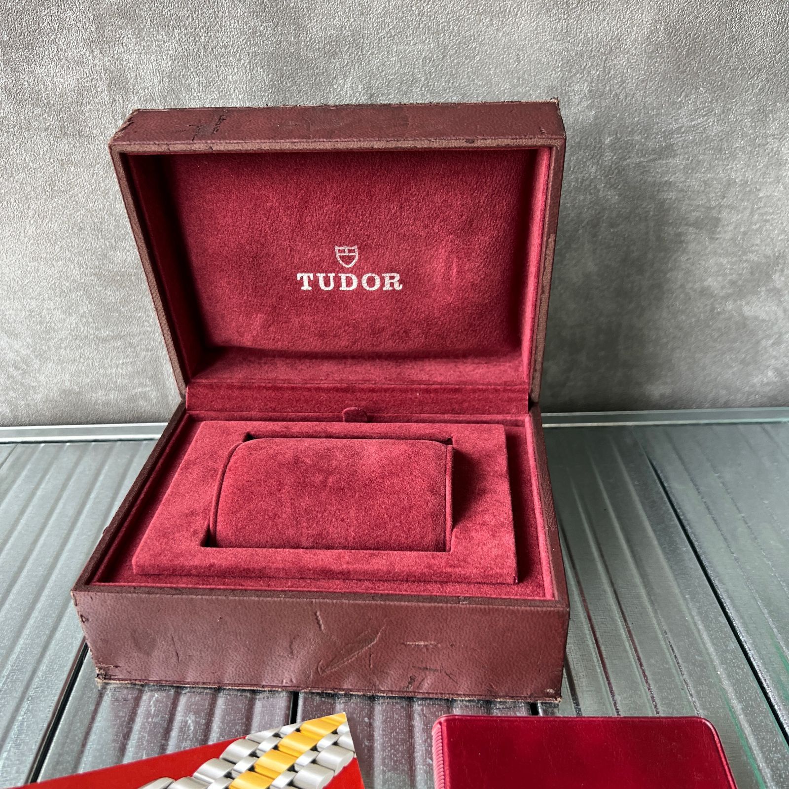 チューダー TUDOR 空箱 時計ケース BOX JUNK 劣化あり - メルカリ チューダー TUDOR 空箱 時計ケース BOX JUNK 劣化あり - メルカリ
