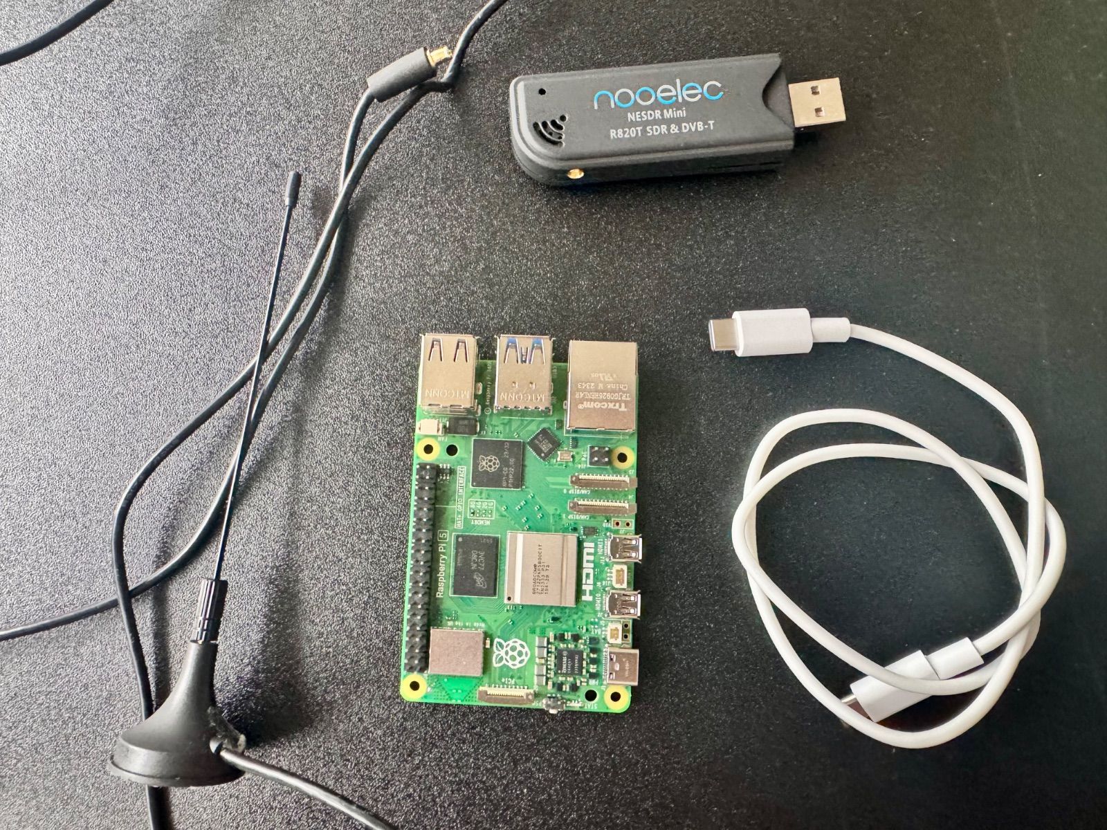 航空機用ADS-B受信システム ラズベリー5 8G + Nooelec NESDR Mini 事前設定済み FlightAwareおよび ...