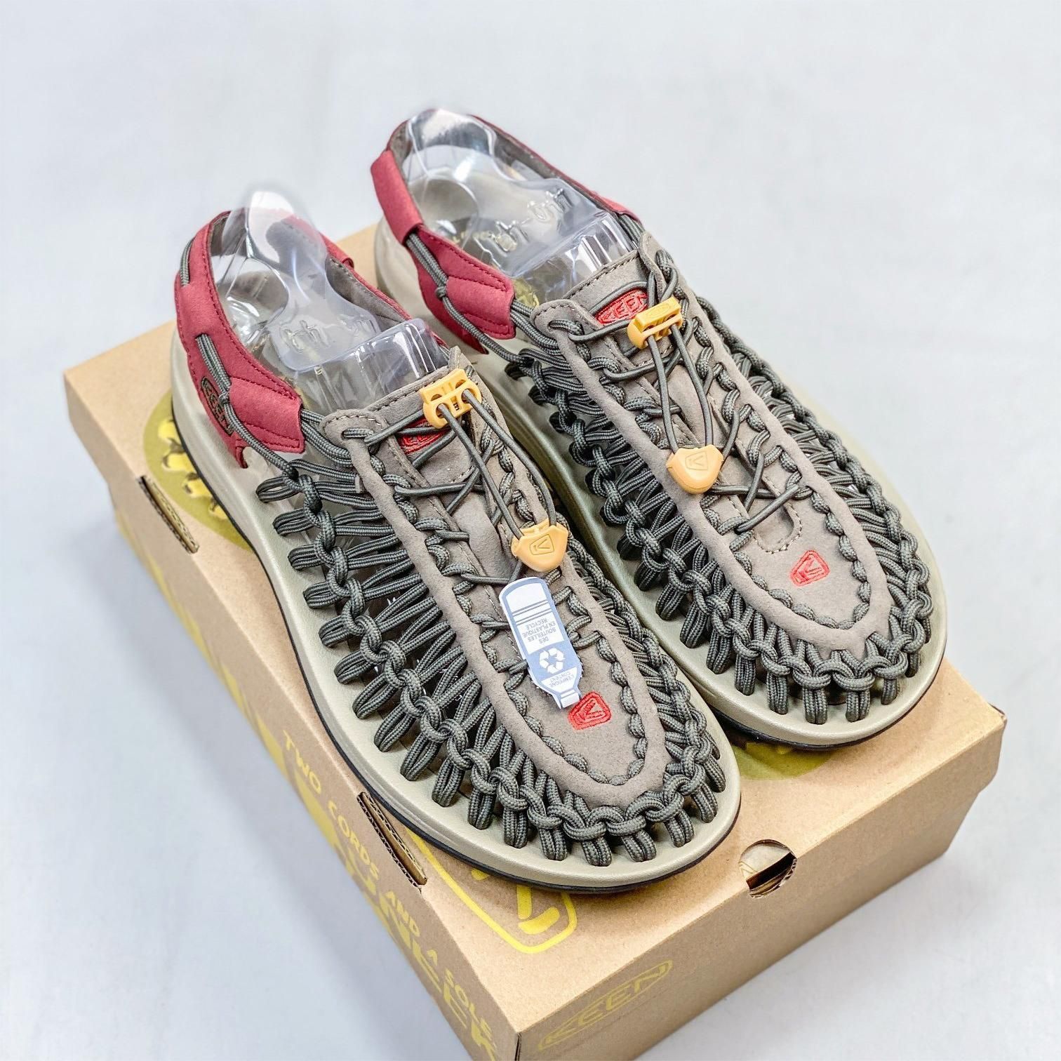 KEEN UNEEK 男女兼用 アウトドアシューズサンダル #レッドグレー - メルカリ