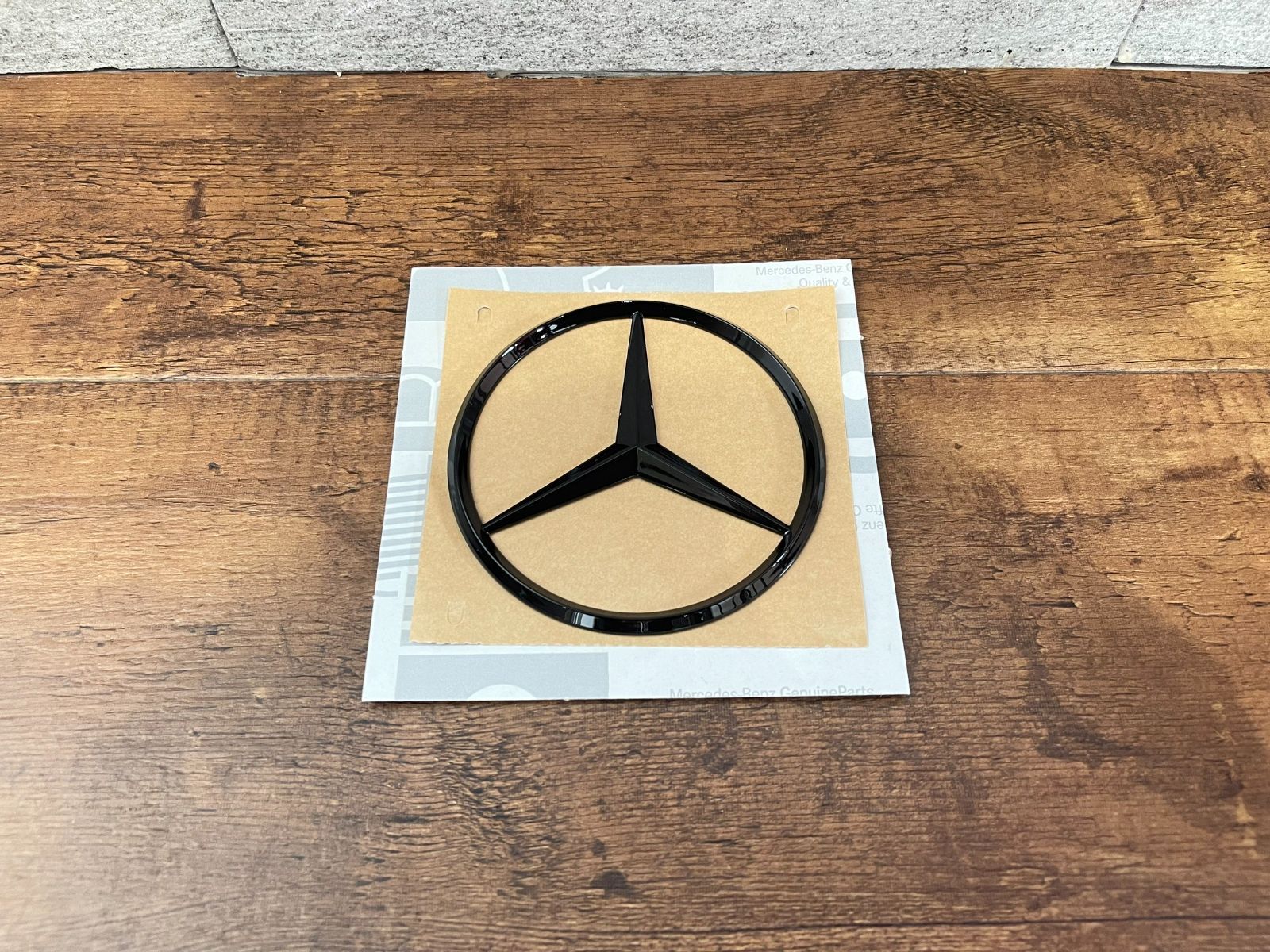 ベンツ Gクラス W463/W463A/W465 純正 ナイトパッケージ ブラック リアスターマーク/背面エンブレム エンブレム - メルカリ