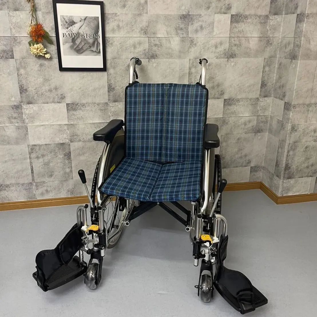 SKT-5 Miki 自走車椅子 コンパクト車椅子 自走式 車椅子 6輪 スキットシリーズ ミキ 中古 介護用品 - メルカリ