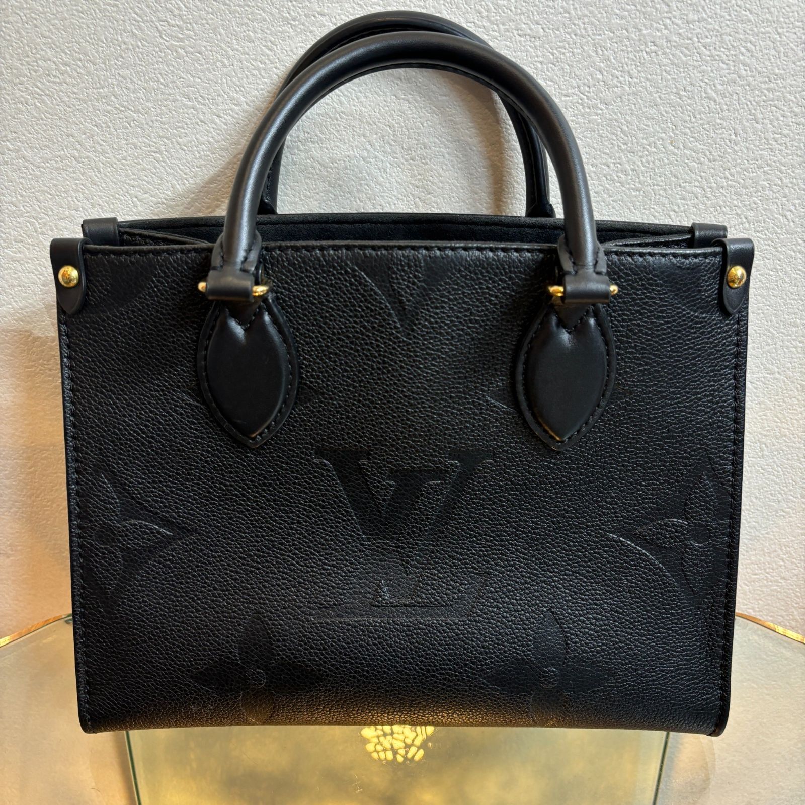 ΩNA2591 大人気!綺麗! LOUIS VUITTON ルイヴィトン オンザゴー ΩNA2591 大人気!綺麗! LOUIS VUITTON ルイヴィトン オンザゴー