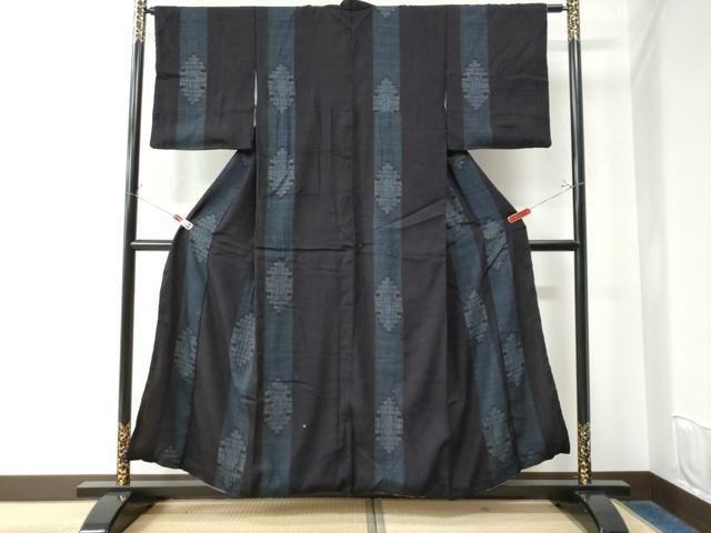 平和屋着物○本場結城紬 重要無形文化財 80亀甲 飛び亀甲柄 菊