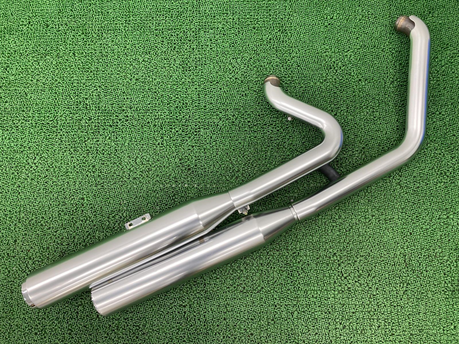 FLFBS1870 マフラー 64900460 ハーレー 純正 中古 バイク 部品 フルエキ ソフテイルファットボーイ114 コケキズ無し ...