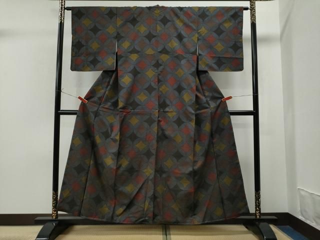 平和屋着物○本場大島紬 7マルキ 泥染め 笹梅七宝文 正絹 逸品