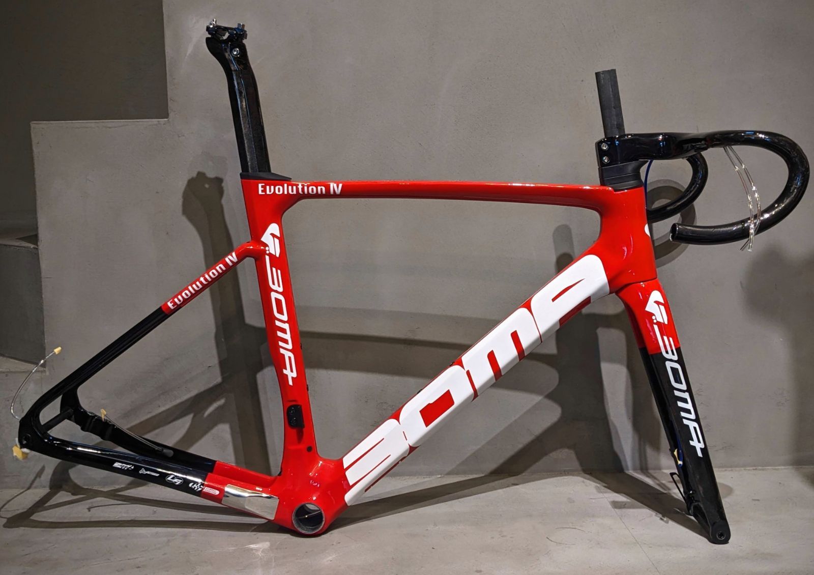 新品 BOMA EVOLUTION Ⅳ Mサイズ カーボンフレームセット ステム一体型ハンドル、シートポスト付属 BOMA EVOLUTION Ⅳ エボリューション4 - メルカリ