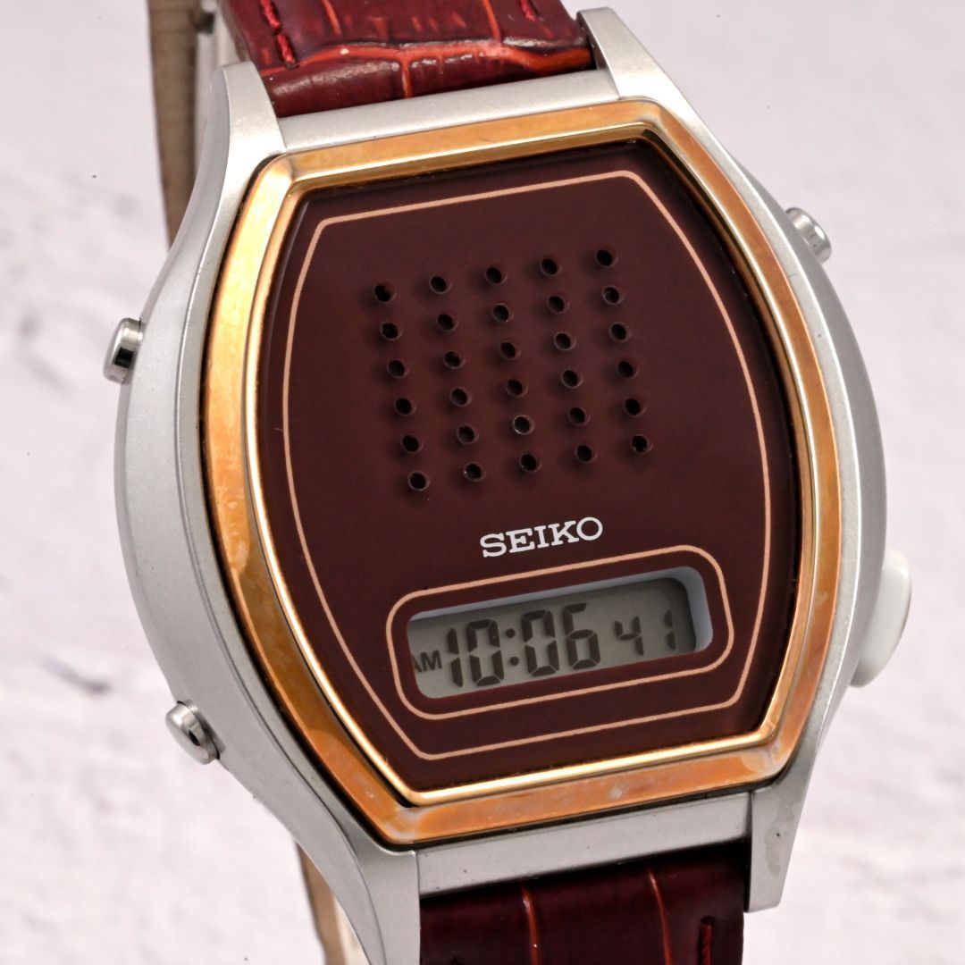SEIKOセイコー 音声デジタル腕時計 Ref.A882-00A0 レザーバンド／ワインレッド - メルカリ
