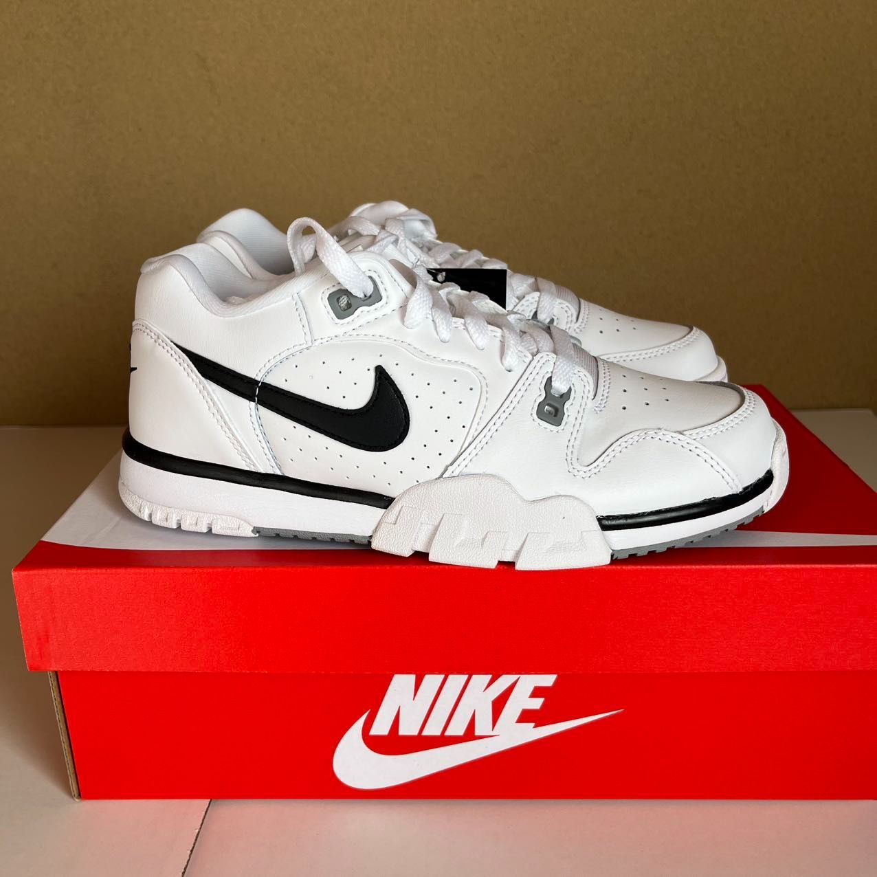 ナイキ クロス トレーナー LOW CQ9182-106 新品 - メルカリ