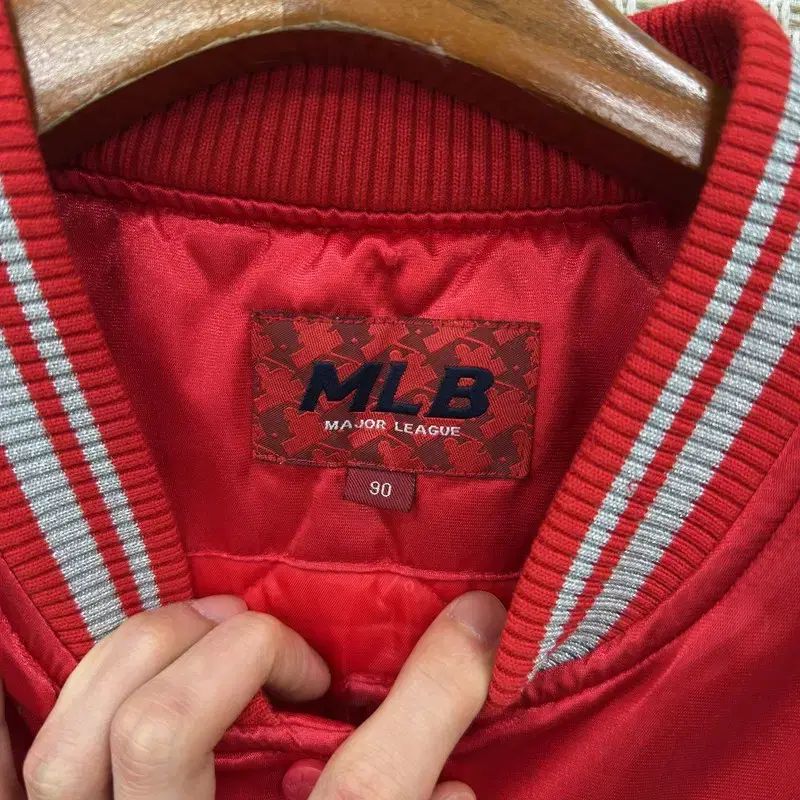 MLB アトランタ ブレーブス スタジャン 90 D01266 - メルカリ MLB アトランタ ブレーブス スタジャン 90 D01266 - メルカリ