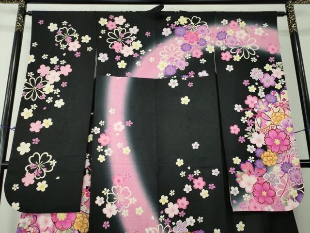 平和屋着物○豪華振袖 花手毬 舞桜 黒地 暈し染め 金彩 正絹 逸品