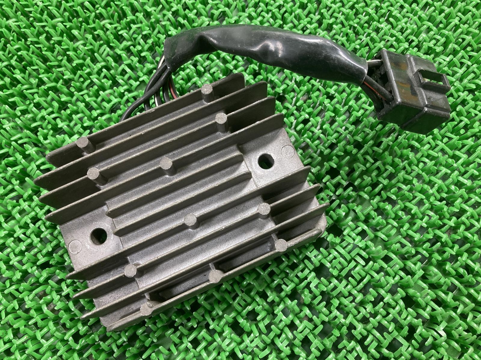 GSX1300Rハヤブサ レギュレター スズキ 純正 中古 バイク 部品 GW71A RS41 51A 33E2 レギュレーター レクチ ...