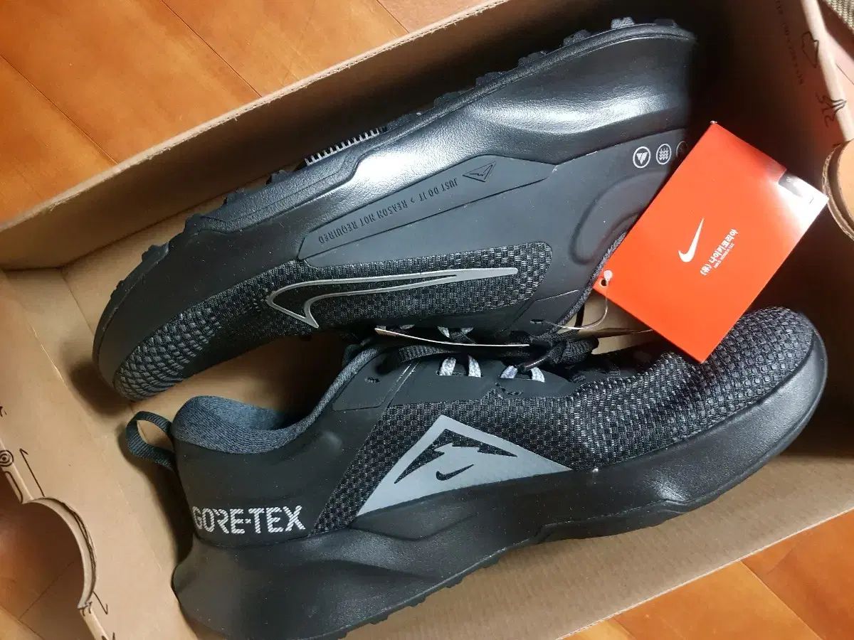 NIKE(ナイキ) 榁 トレイル 2 GORE-TEX(ゴアテックス) V2 黒 クール グレー 275 新品 - メルカリ