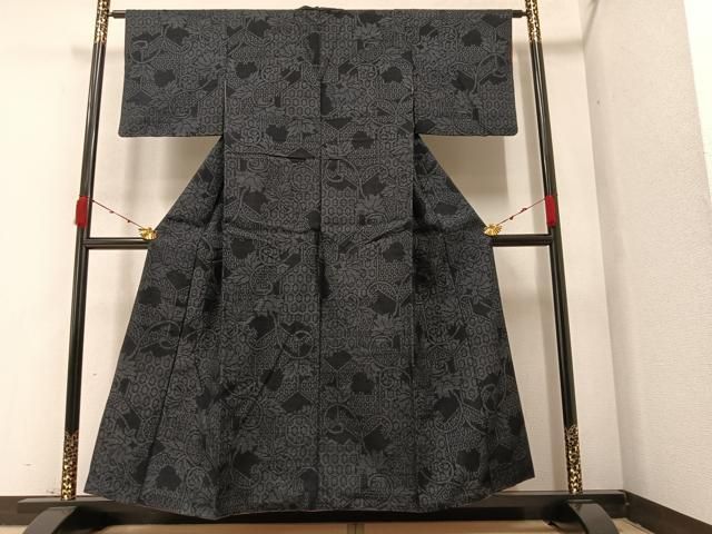 平和屋着物○本場結城紬 重要無形文化財 80亀甲 草花文 正絹 逸品