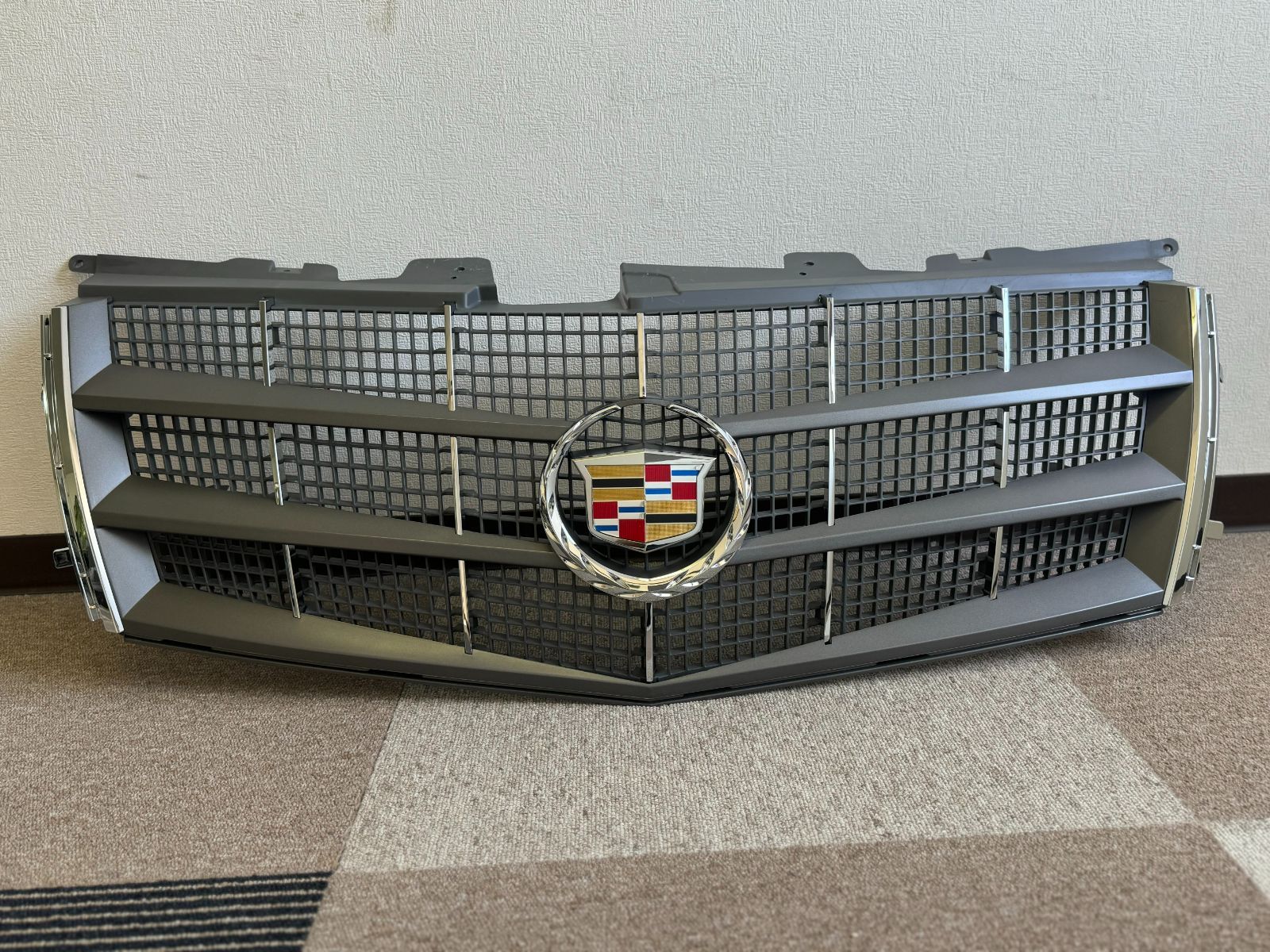 送料込み キャデラック cadillac CTS用 2008年～2011年 グリル 未使用 25896043 - メルカリ