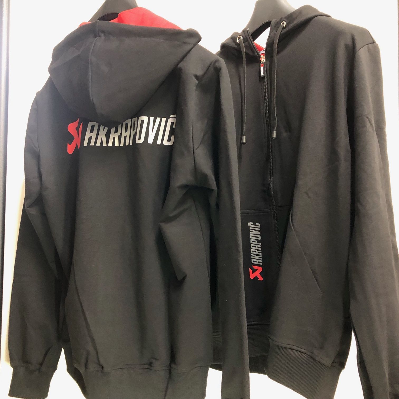 限定 AKRAPOVIC アクラポビッチ ジップアップ パーカー 801746 801747 801749 春物 - メルカリ