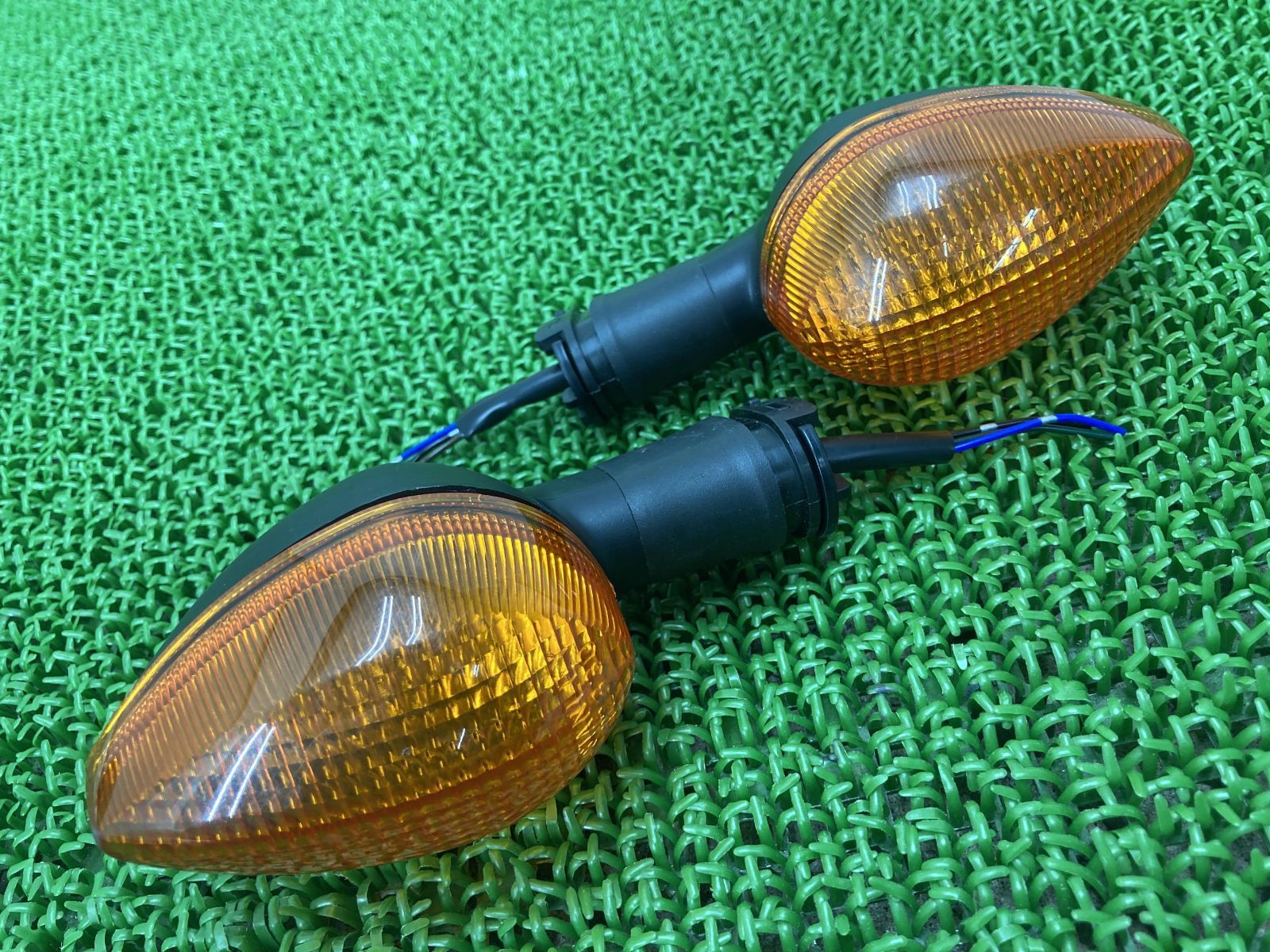 YZF-R1 フロントウインカー 左右 P2330 JYARN23E6CA014*** ヤマハ 純正 中古 バイク 部品 RN23E 修復素材 ...