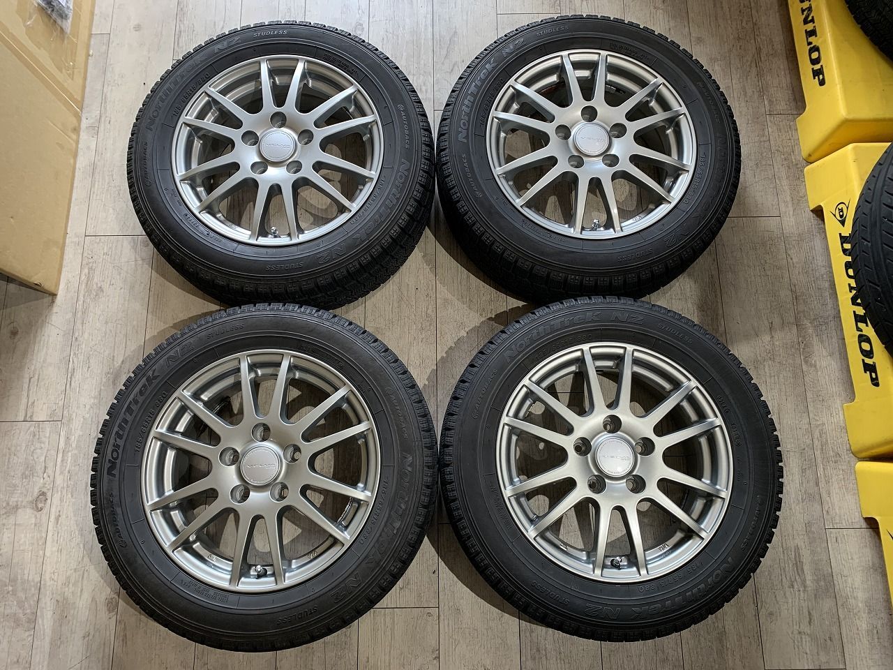 【2308049】スタッドレス Weds VELVA 15インチ 6J +43 PCD114.3 5H + AUTOBACS NorthTrek N2 185/65R15 2014年 7mm ...