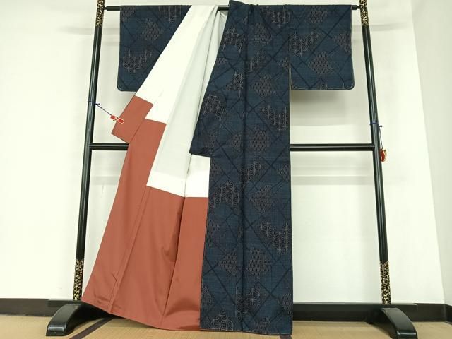 平和屋着物○結城紬 100亀甲 総詰め 唐草文 正絹 逸品 AAAY0260zg