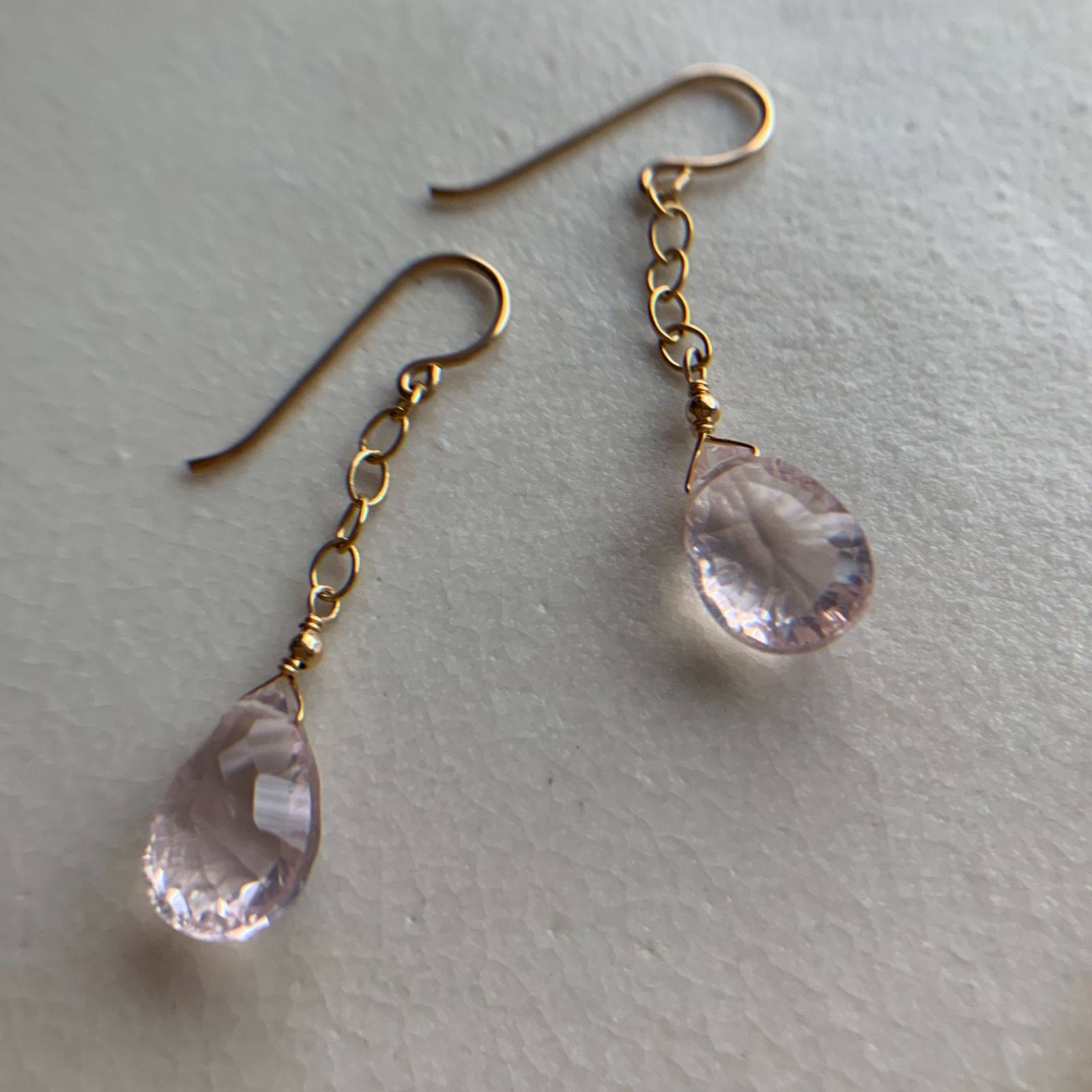 Opalesce! 14kgf* 宝石質ローズクォーツ一粒ピアス - Opalesce! 天然石アクセサリー - メルカリ