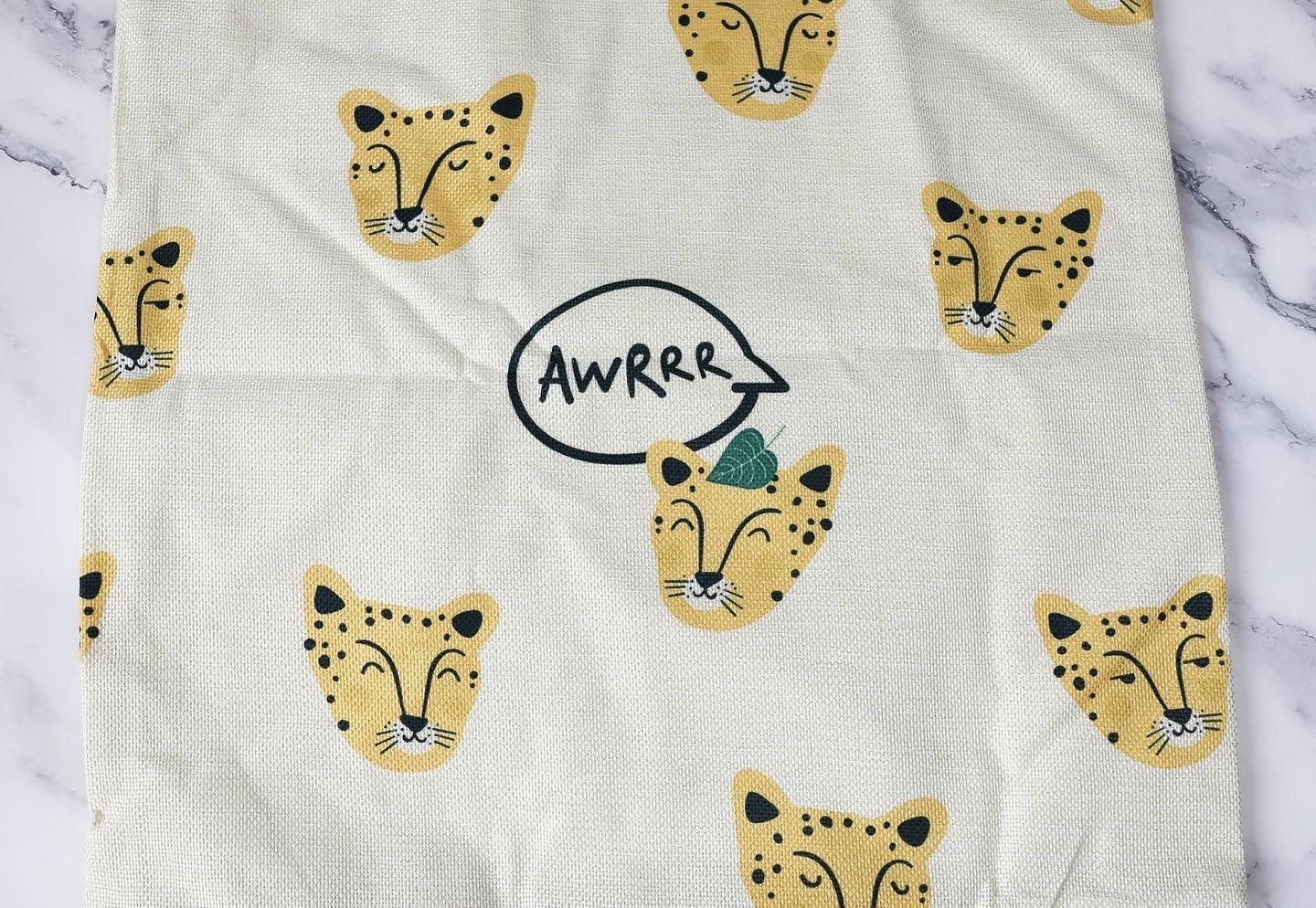 新品 クッションカバー ヒョウ【45×45㎝】 AWRRRと語りかけてくるヒョウのクッションカバー ヒョウ 豹 クッション cushion ...