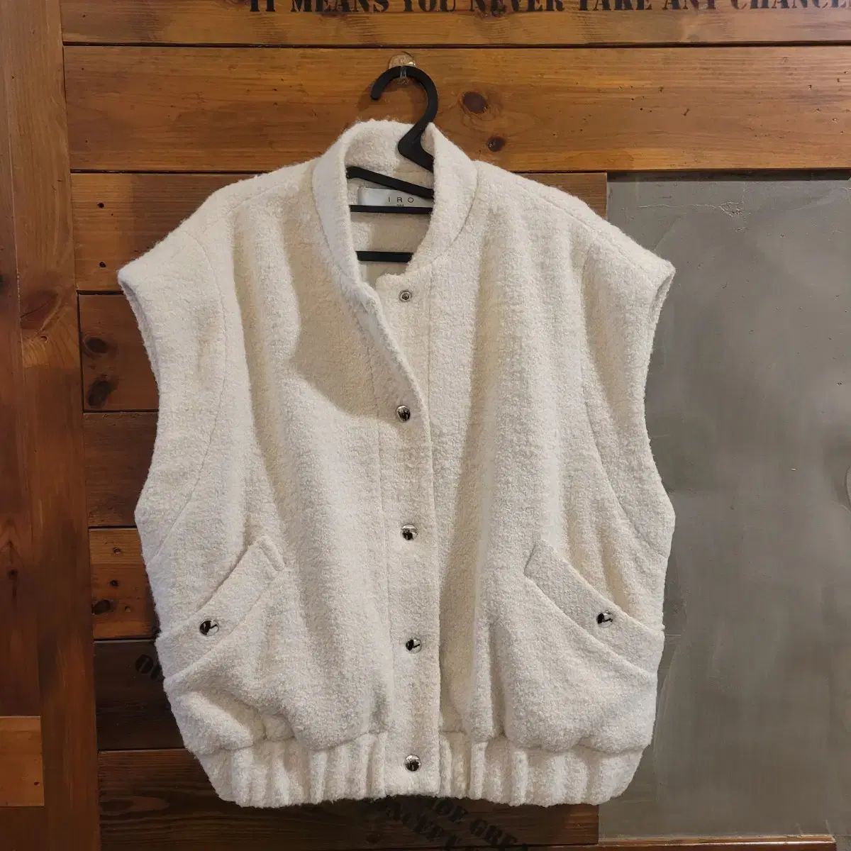 【雷市場（ポンジャン）商品韓国直送】 IRO(イロ) ( IRO ) 21FW ウーマンズ ベスト 34 - メルカリ