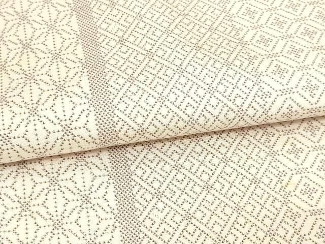 平和屋着物●本場大島紬　白大島　9マルキ　草花文　正絹　逸品　CAAX5900gh 平和屋着物○本場大島紬 白大島 9マルキ 舞花文 ますいわ屋扱い