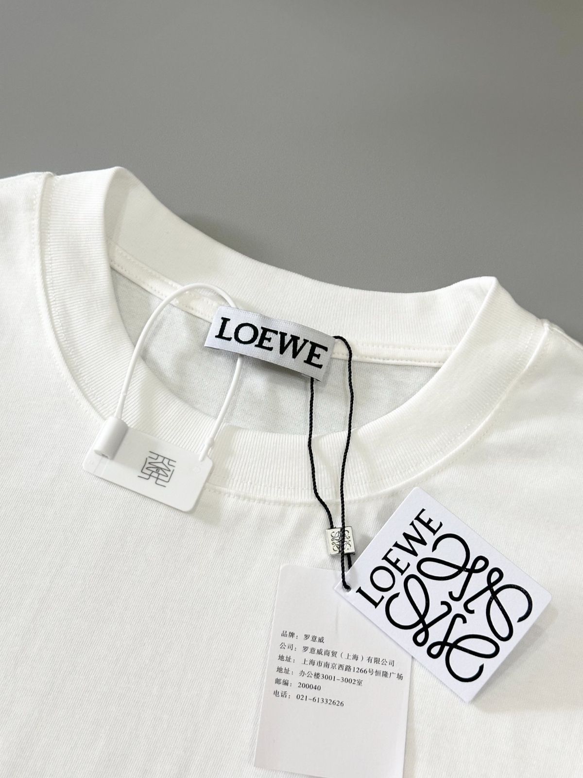 LOEWEホワイト Tシャツ ピンク刺繍 - メルカリ LOEWEホワイト Tシャツ ピンク刺繍 - メルカリ