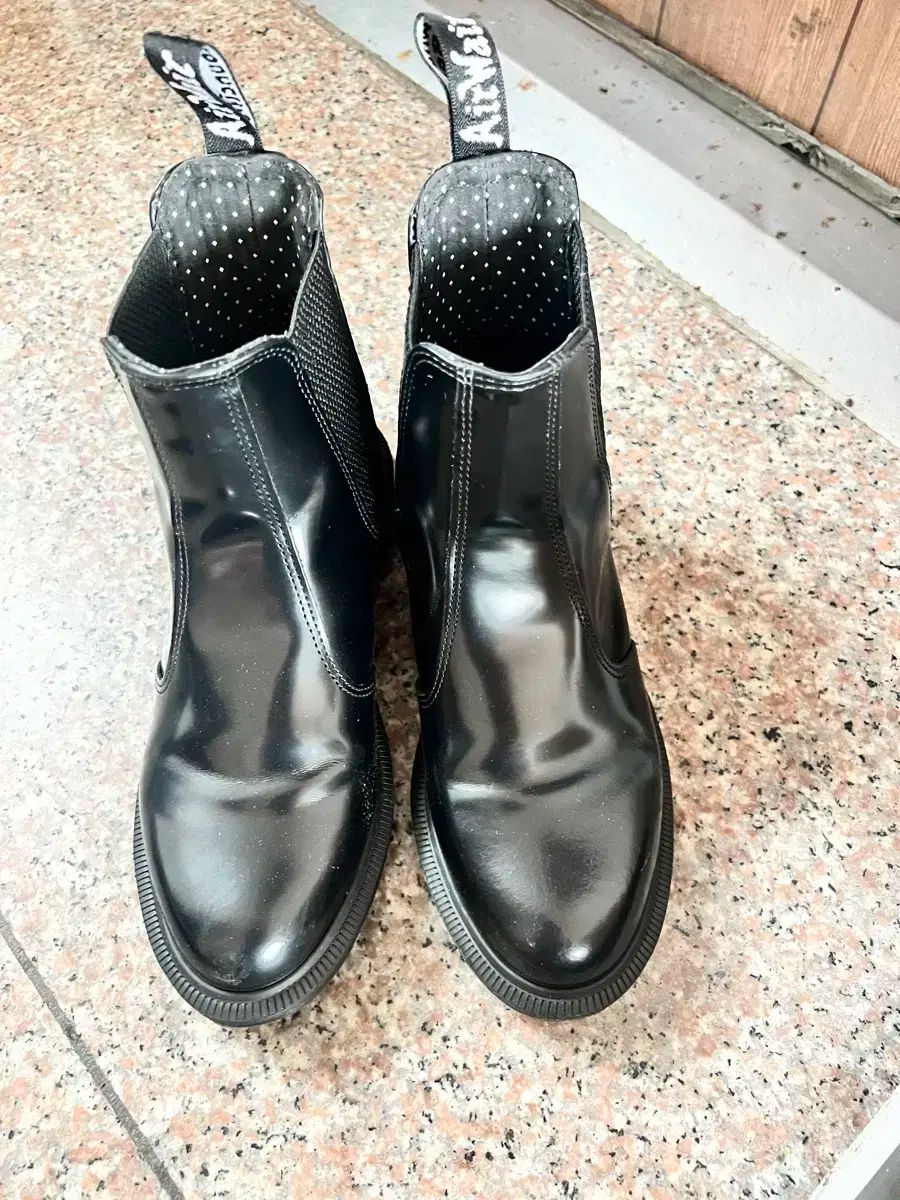 【雷市場（ポンジャン）商品韓国直送】 DR. MARTENS(ドクターマーチン) フローラ チェルシーブーツ 230 uk4 37 - メルカリ