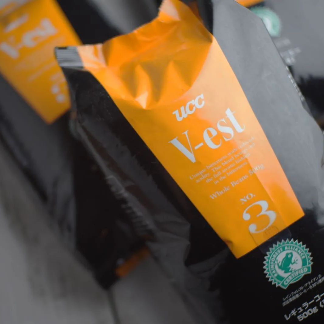 今だけこの価格！次回入荷未定☆賞味期限間近 処分特価☆レギュラーコーヒーUCC【V-est NO.3 RA(豆)× V-est NO.5 RA(豆)】 - メルカリ