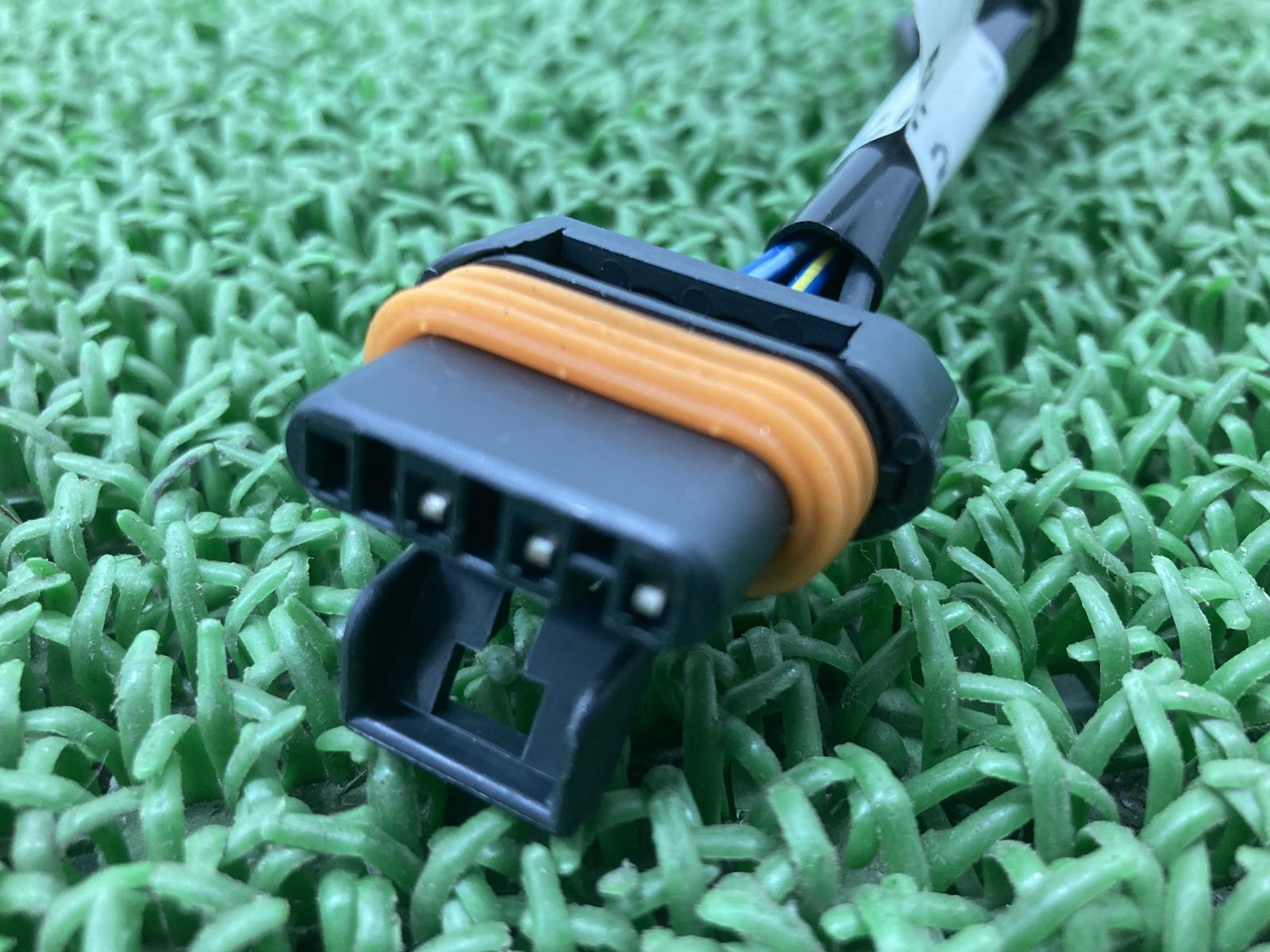 ジャンパーハーネス 69201070 ハーレー 純正 中古 バイク 部品 ダイナ ソフテイル ロードキングなどに コンディション良好 割れ欠け ...