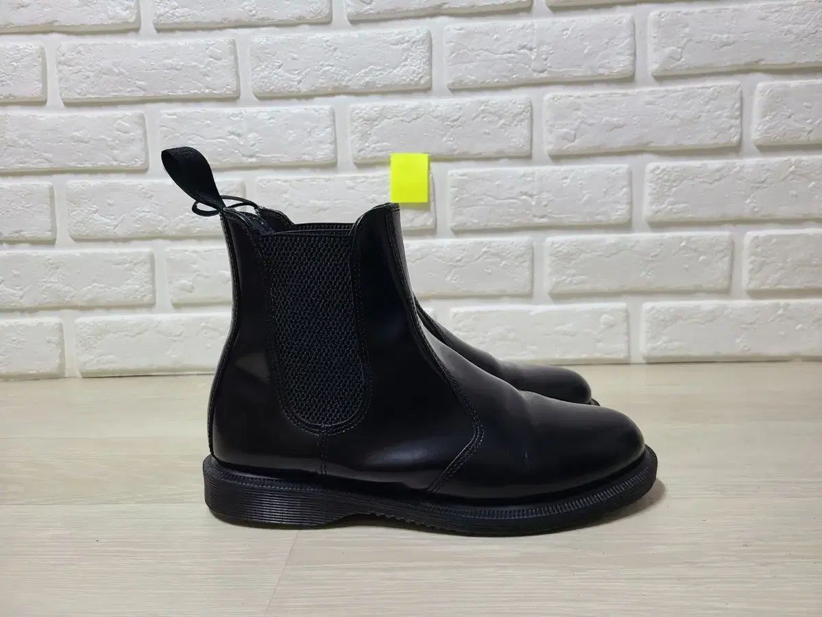 DR. MARTENS(ドクターマーチン) フローラ チェルシーブーツ 240mm ／ uk5 - メルカリ