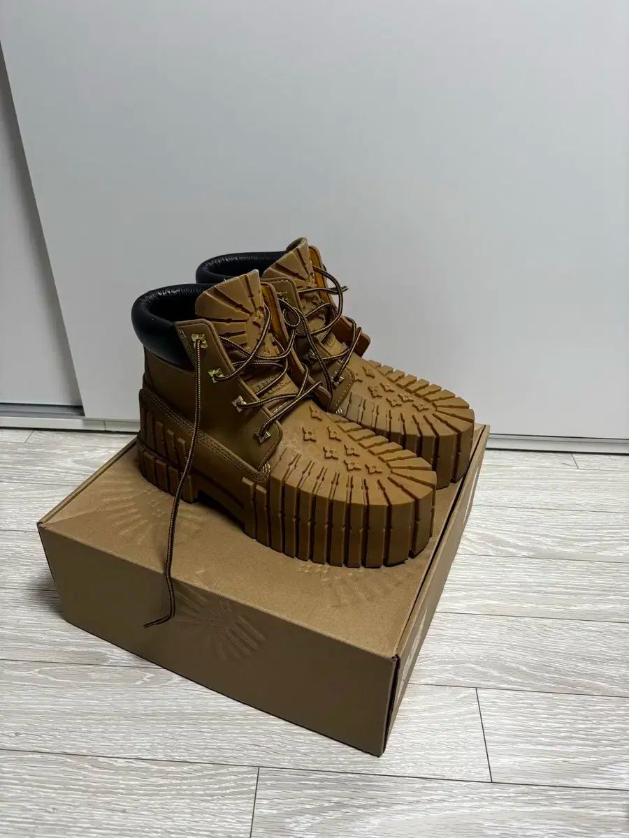 【雷市場（ポンジャン）商品韓国直送】 MSCHF 2x4 TIMBERLANDZ MISCHIEF(ミスチーフ) Timberland ...