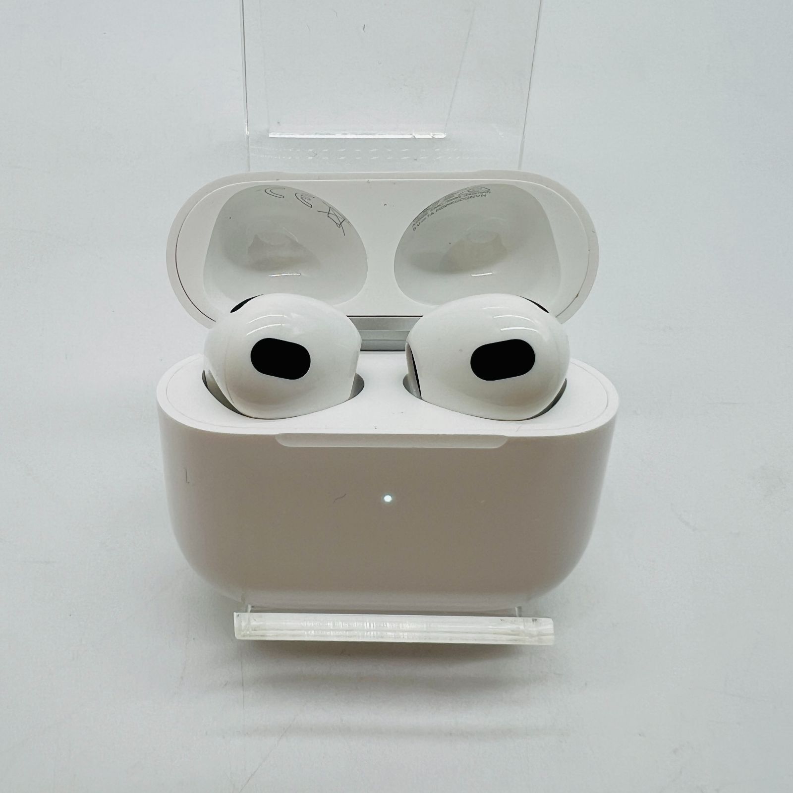 アップル AirPods 第3世代 MME73J/A 輝く アップル AirPods 第3世代 MME73J/A 輝く
