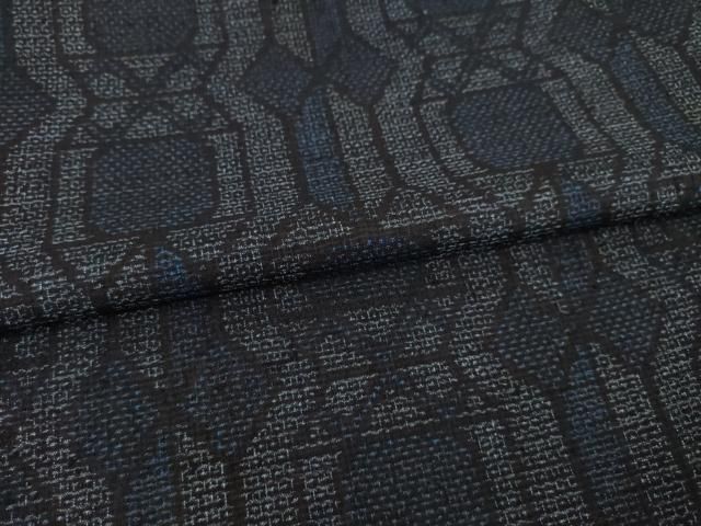 平和屋着物○本場結城紬 重要無形文化財 80亀甲 幾何学文様 黒地
