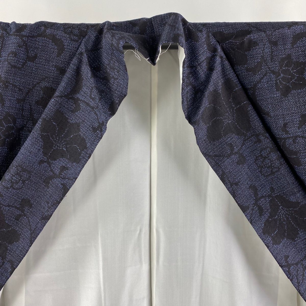結城紬 身丈157.5cm 裄丈62cm S 袷 本場結城紬 奥庄 証紙 花唐草 結城紬 身丈157.5cm 裄丈62cm S 袷 本場結城紬 奥庄 証紙 花唐草