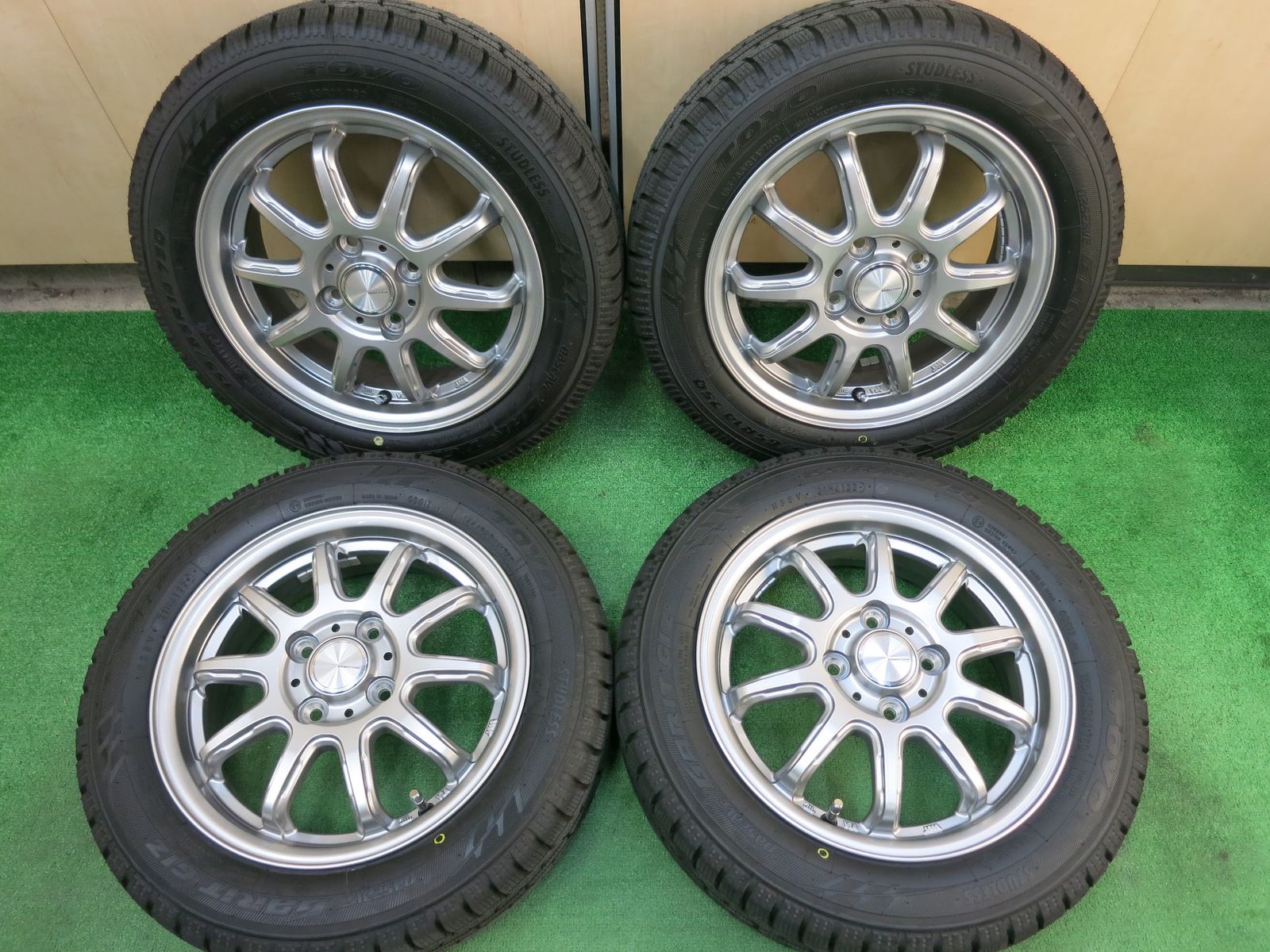 [送料無料]バリ溝！22年！キレイ！ほぼ10分★スタッドレス 155/65R14 トーヨー オブザーブ ガリットGIZ VEMOTION Vエモーション 14インチ PCD100/4H ...