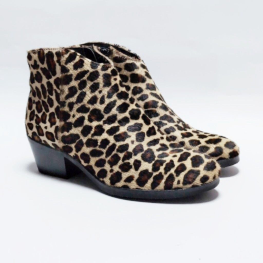 新品♪Clarks ブーツ レディース クラークス Clarks Mila Myth / ミラミス レオパードプリントポニー（Leopard ...