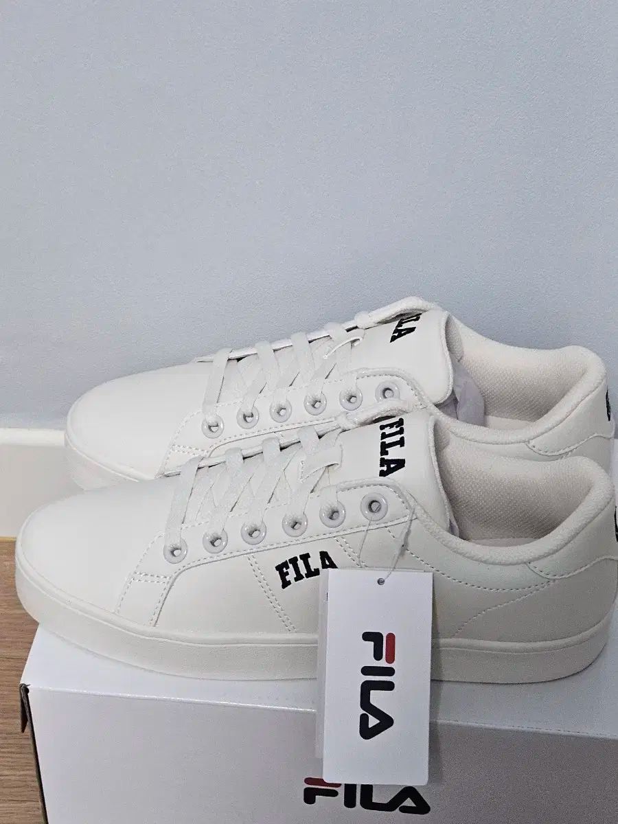 FILA(フィラ) ユニコート デラックス 265 サイズ 新品 商品 頑張ってください - メルカリ
