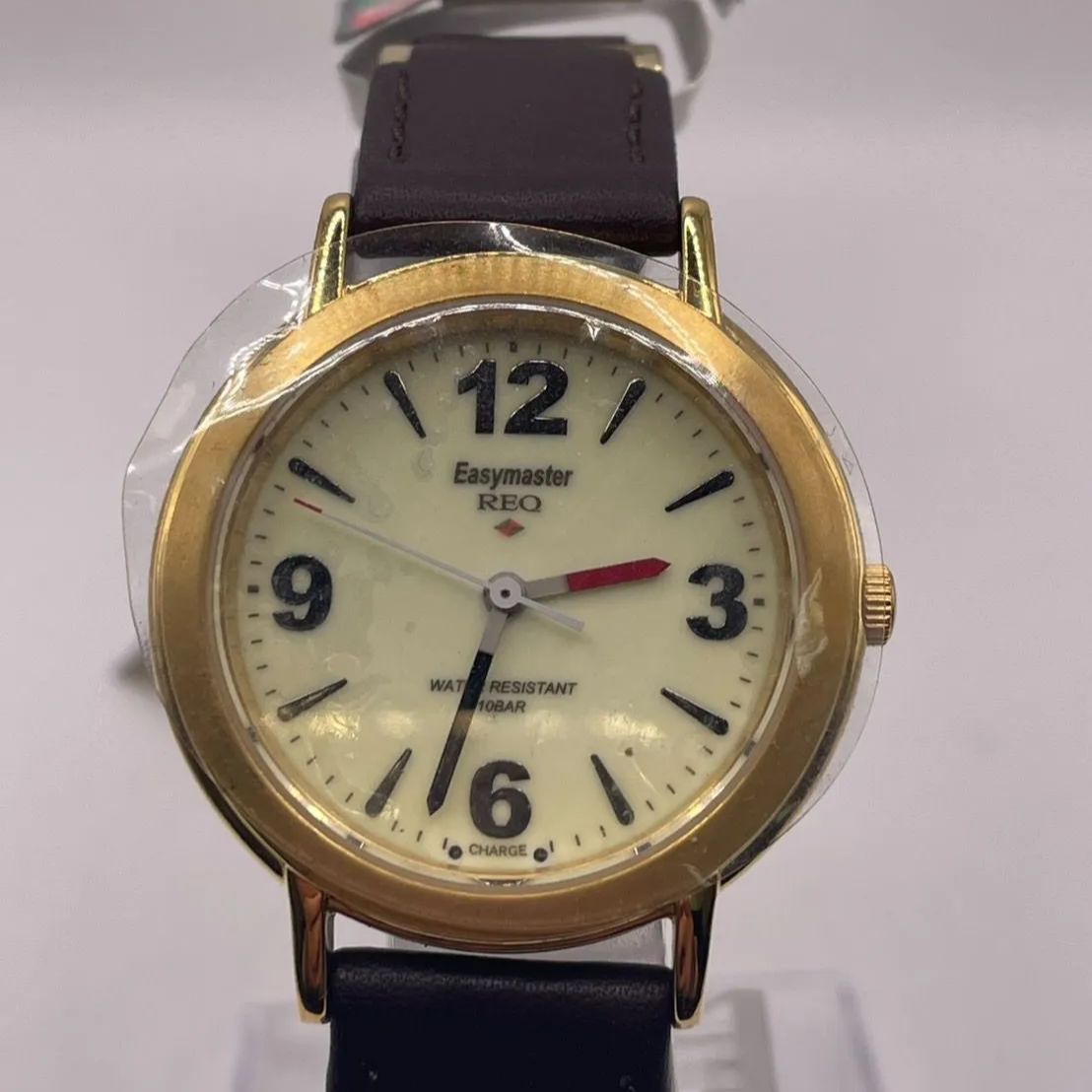 新品未使用 】定価25,000円 REQ Easymaster イージーマスター 電池交換不要 充電時計 ベルト 金具 レザー 革 文字盤 ラウンド 丸形 チタニウム チタン メタリック 金属 ...